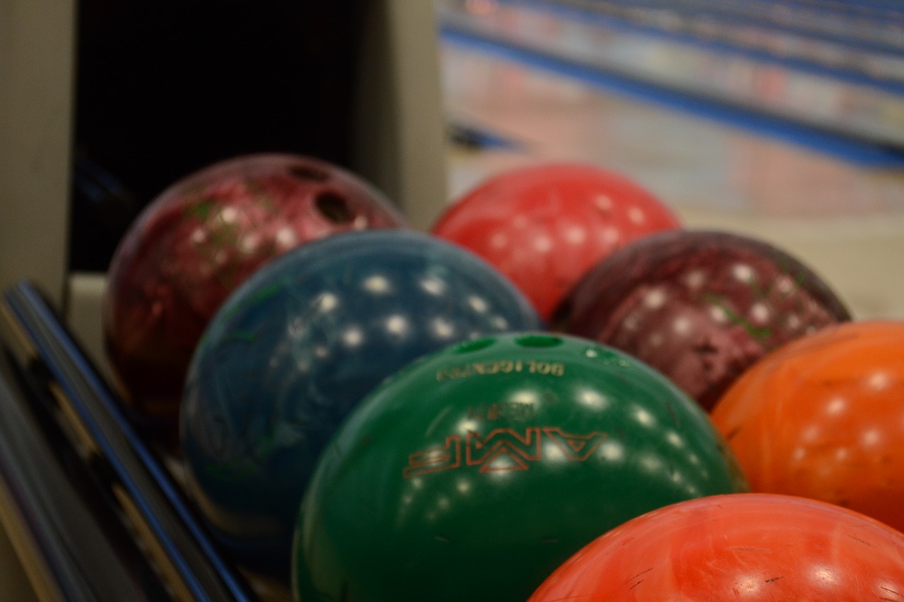 Michigan Man Finds 160 Bowling Balls Buried Under His House - Oddee Michigan Man Finds 160 Bowling Balls Buried Under His House - Oddee