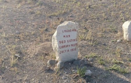7 of the Strangest, Creepiest, and Most Mysterious Graves in the US - Oddee