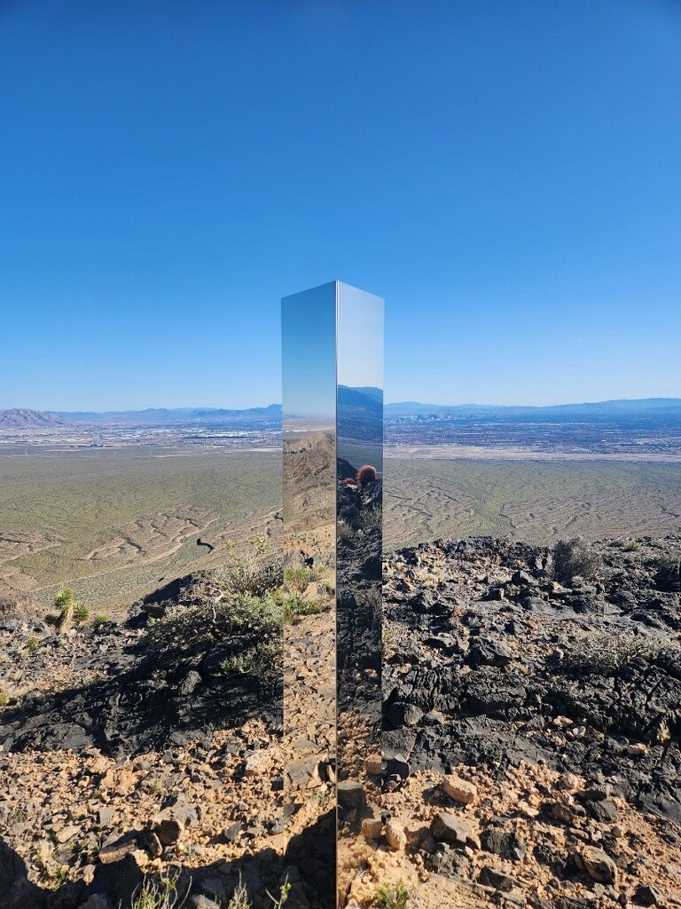 The Monolith’s Back: Gleaming Alien Artifact Appears in Nevada Desert ...