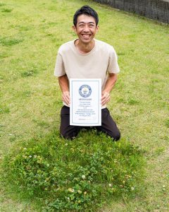 Japanese Man Grows Record-Breaking 63-Leaf Clover in His Garden - Oddee