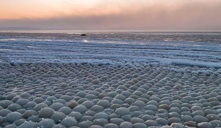 8 Odd Things That Can Happen in Extreme Cold Temperatures - Oddee