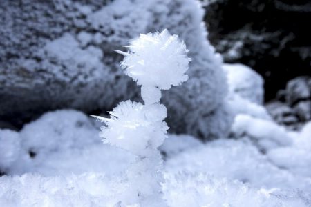 8 Odd Things That Can Happen in Extreme Cold Temperatures - Oddee