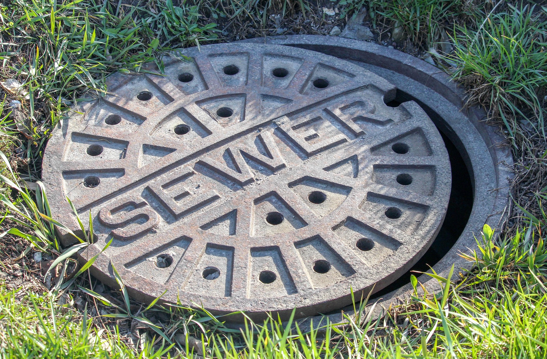 Strange Men Rising from the Sewers Spark Concern in NYC - Oddee