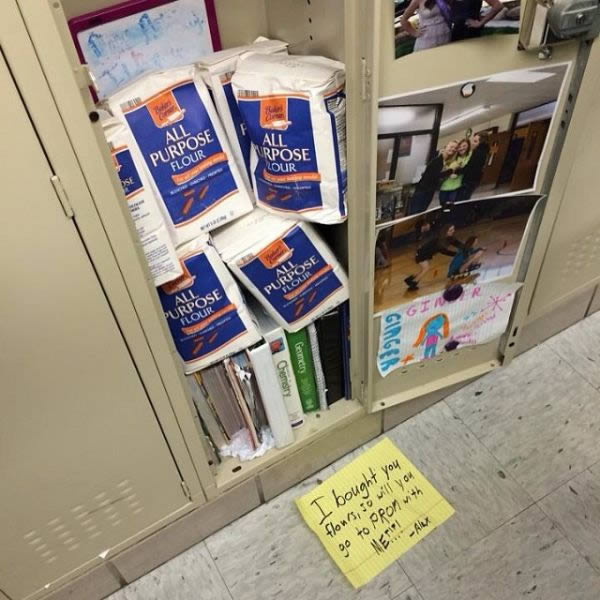 Another 10 of the Coolest Promposals - Oddee