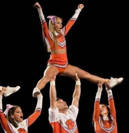 Cheerleader Oops! 15 Embarrassing Moments in Cheerleading - Oddee
