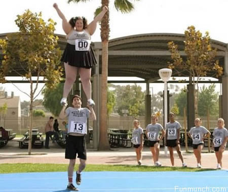 Cheerleader Oops! 15 Embarrassing Moments in Cheerleading - Oddee