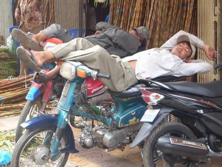 16 Funniest People on Motorcycles - funny people on motorcycles - Oddee