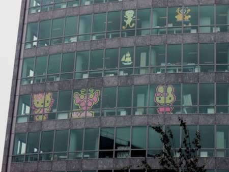 12 Coolest Pictures of Post-it War - post it war pictures - Oddee