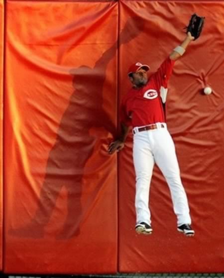 12 Funniest Baseball Catch Failures - baseball fails - Oddee