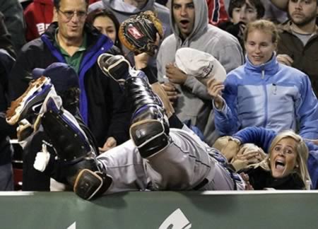 12 Funniest Baseball Catch Failures - baseball fails - Oddee