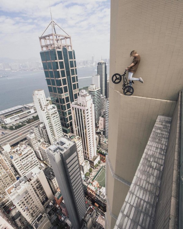 8 of the Craziest Stunts Ever Tried by Daredevils - Oddee