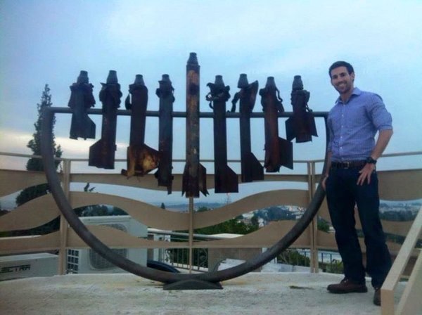 10 Weird Menorahs - Oddee