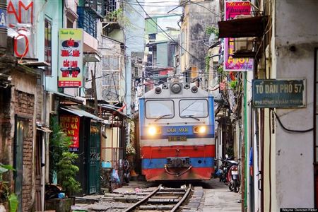 8 Trains That Pass Through The Weirdest Places - Oddee
