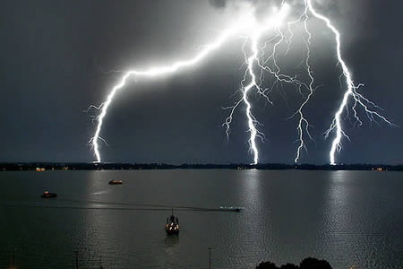 15 Spectacular Lightning Strikes - Oddee