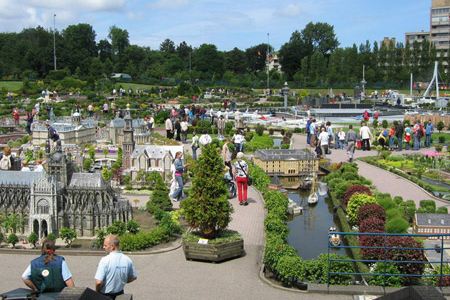 10 Awesome Miniature Crafted Cities - miniature cities, awesome cities ...