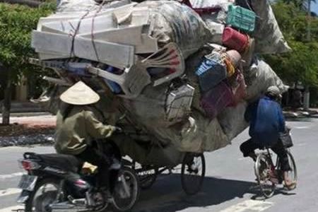 12 Hilarious Moving Fails - moving fail - Oddee